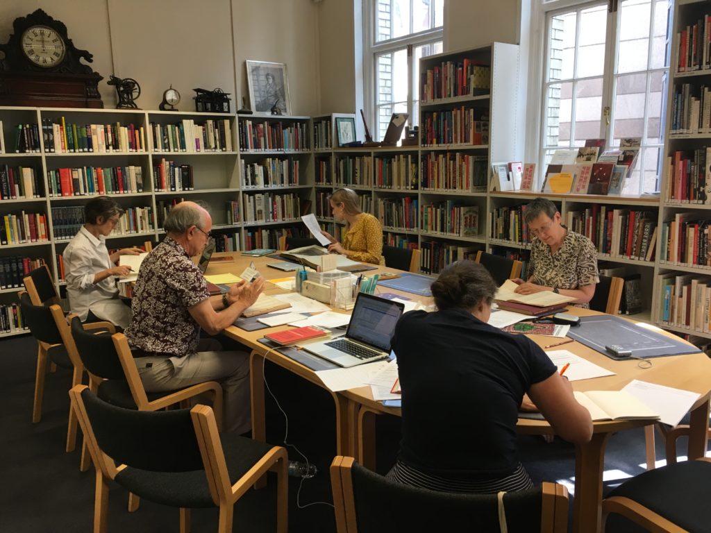 St Brides Library – www.lightboxeslettering.com